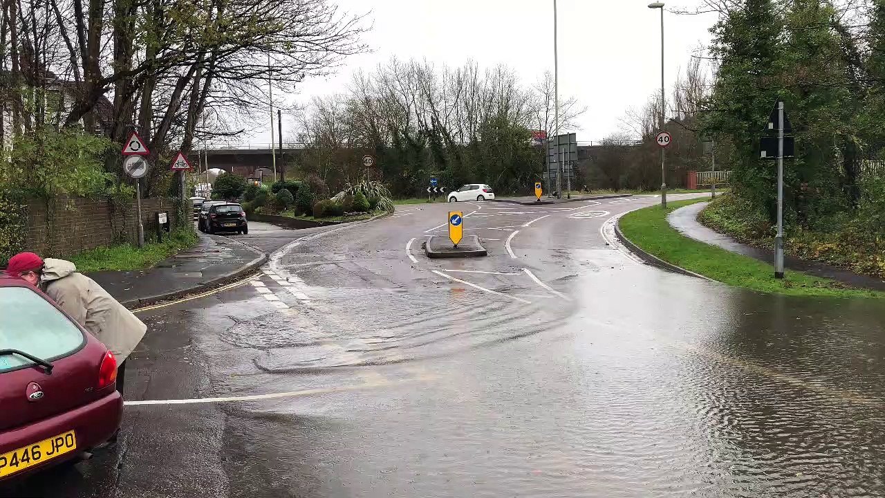Flooding in Fareham sees the River Wallington burst its banks as roads ...
