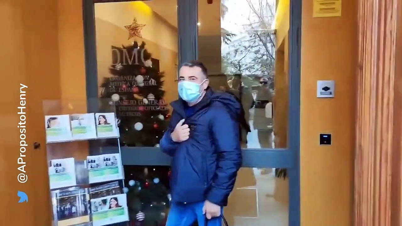 Jorge Javier Vázquez, acosado por la calle por dos negacionistas tras ...