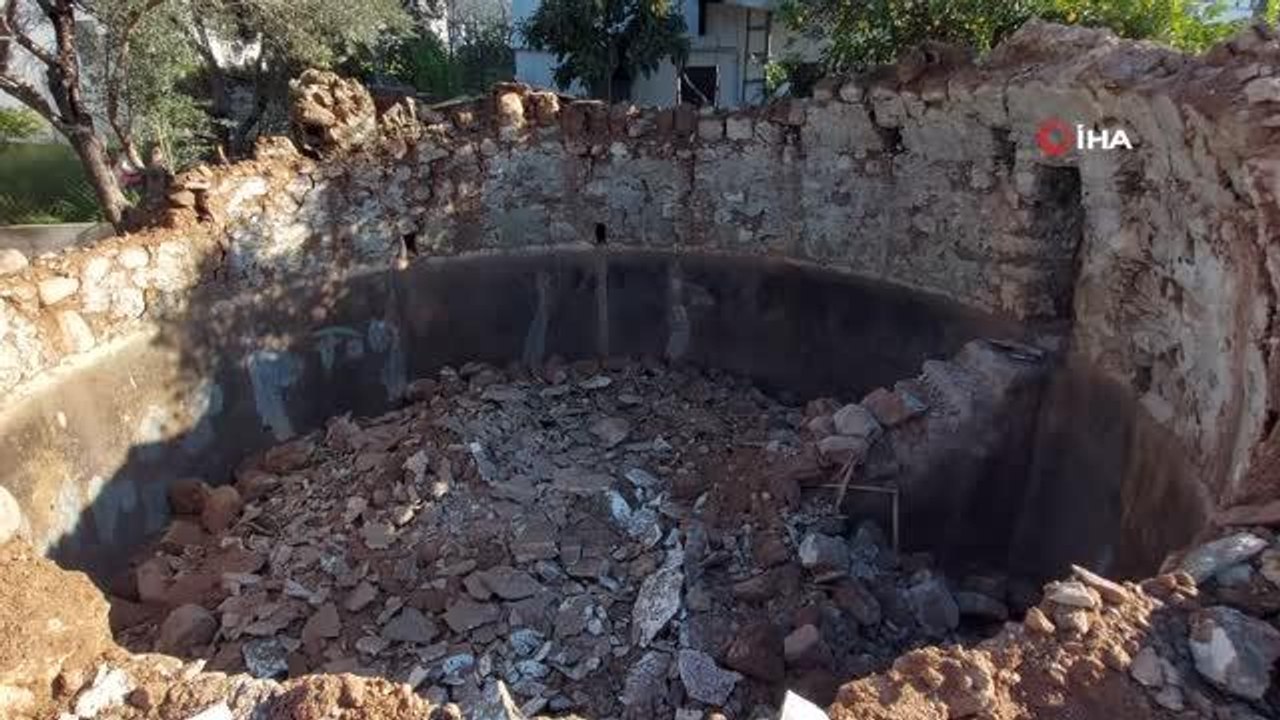 Sarnıç büyük gürültüyle yıkıldı - Dailymotion Video