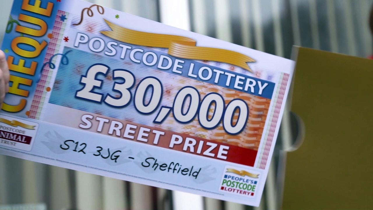 People's Postcode Lottery winner is presented with cheque for £30,000 ...