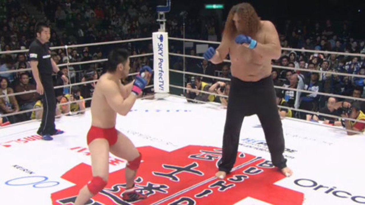 Wenn Giant Silva (2,15m) von Ikuhisa Minowa (1,75m) herausfordert wird ...