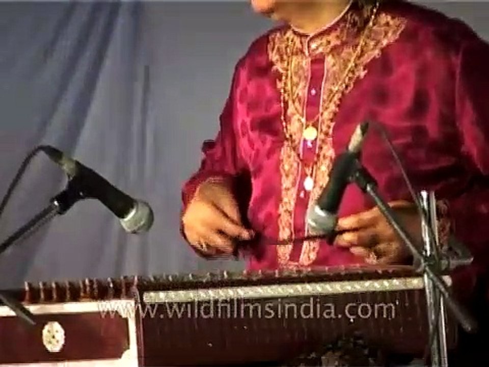 Pandit Shiv Kumar Sharma playing Santoor - video Dailymotion