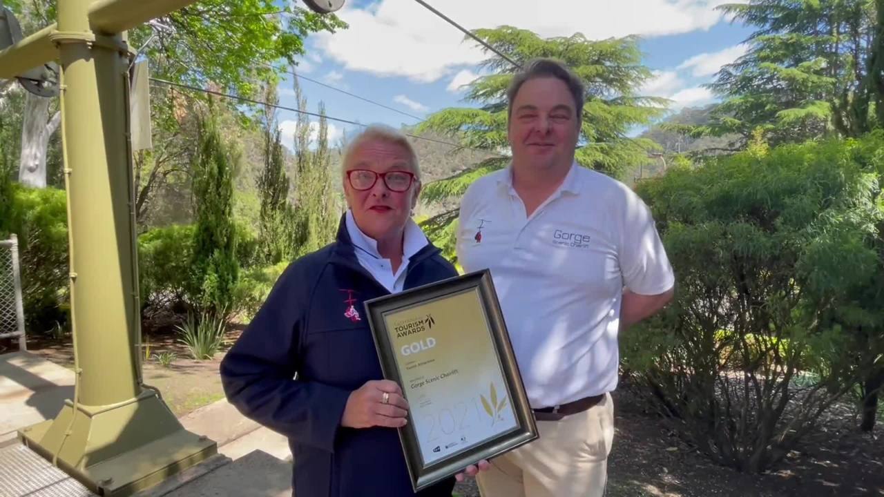 Jo and David Larter from the Gorge Chairlift - video Dailymotion