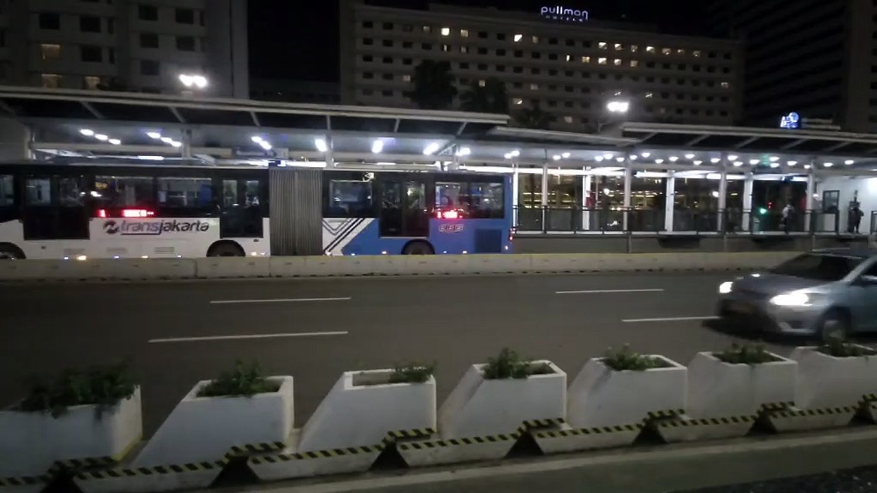 Halte Busway Bank Indonesia - Perumperindo.co.id