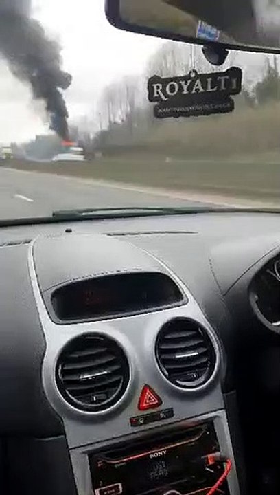 Lorry fire on the M27 - video Dailymotion