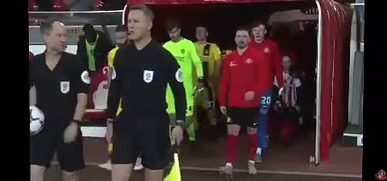 Echo SAFC mascot winner Eliza Atkinson with hero Jermain Defoe - video ...