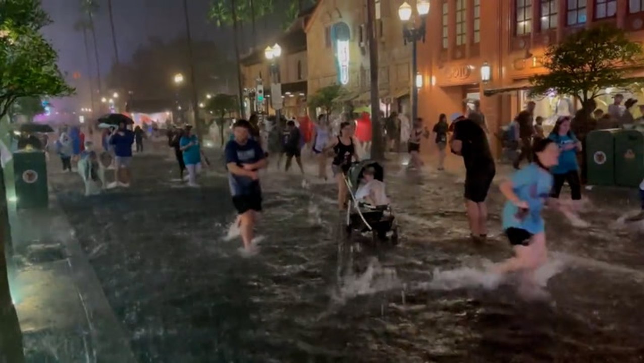 Flooding fills the streets at Walt Disney World's Hollywood Studios ...