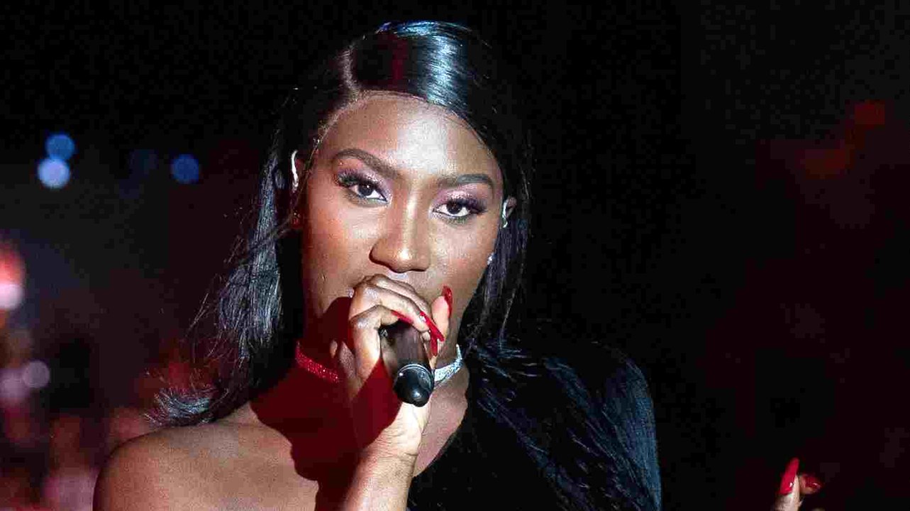 Quotidien (TMC) : Aya Nakamura a posé un lapin à Yann Barthès - Vidéo ...