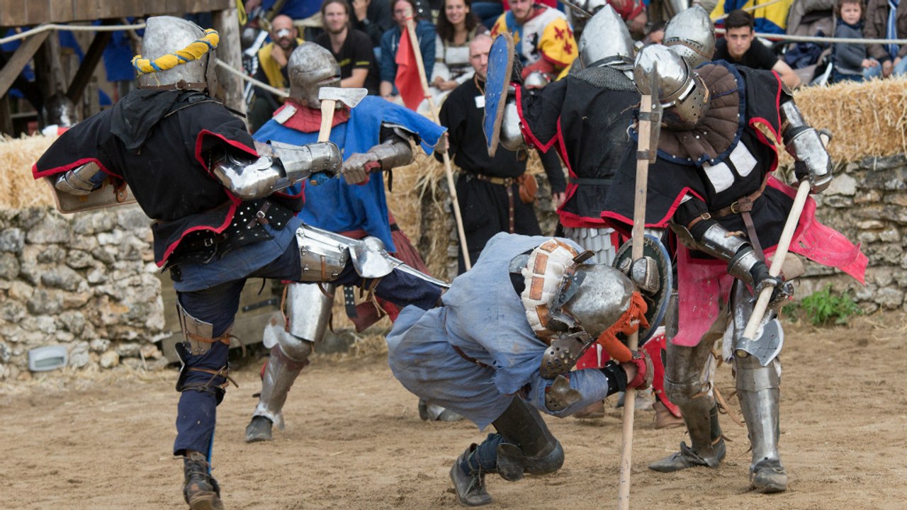 Découvrez le béhourd, une forme de combat médiéval, avec l'équipe de ...
