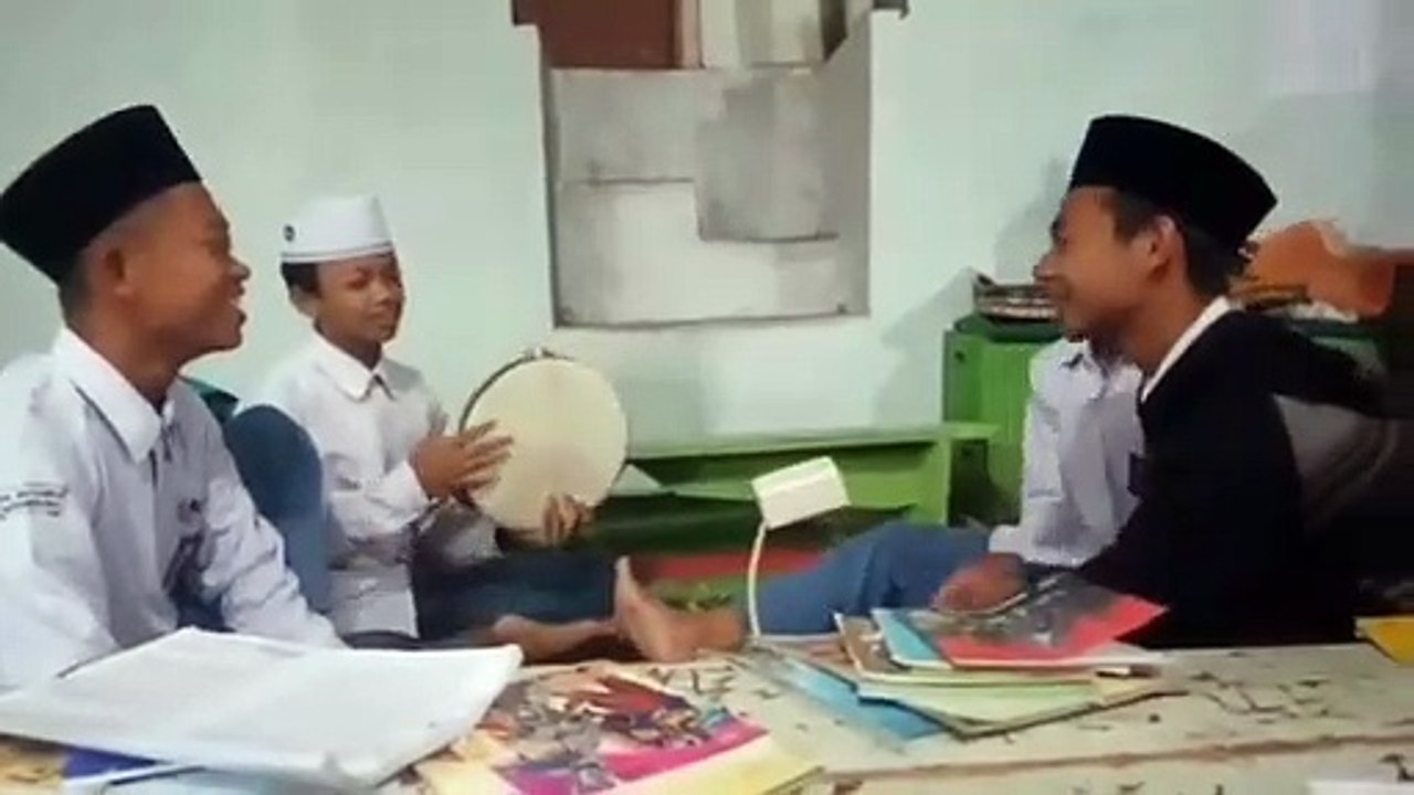 WONG GABUT!!! VIDIO LUCU BERMAIN ULAR - Video Dailymotion