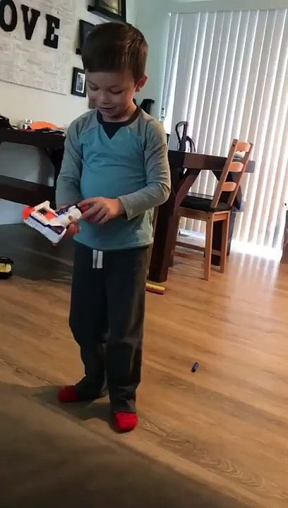 Boy shoots himself with Nerf gun - video Dailymotion