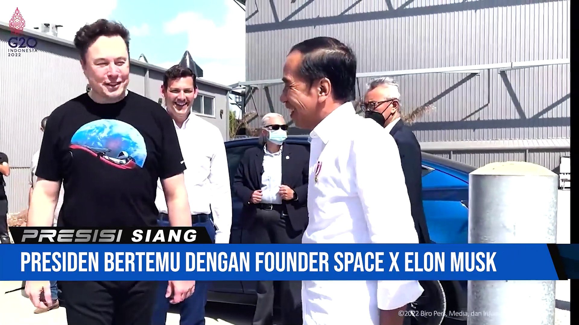 Elon Musk Unveils the Tesla Semi Truck Elon Musk Unveils the Tesla Semi Truck