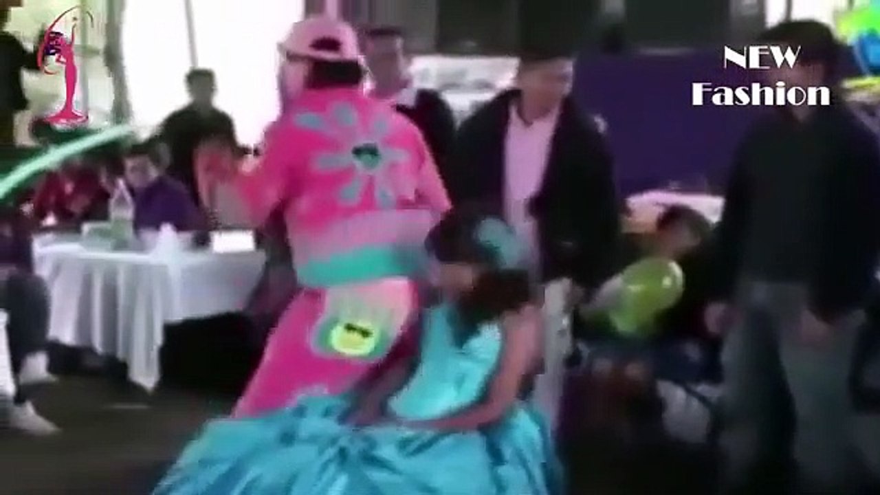 Fashion catwalk fails 2018 funny video must watch till in the end new ...