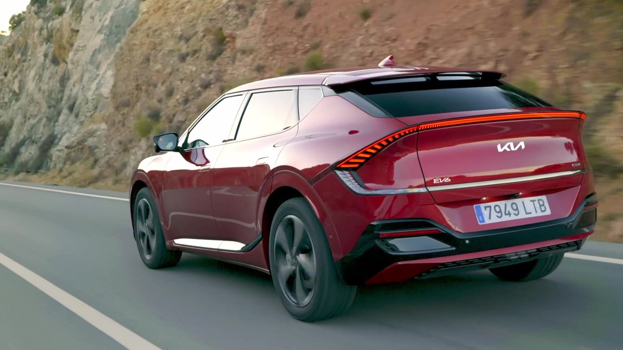 Kia EV6 in Runway Red Driving Video - video Dailymotion