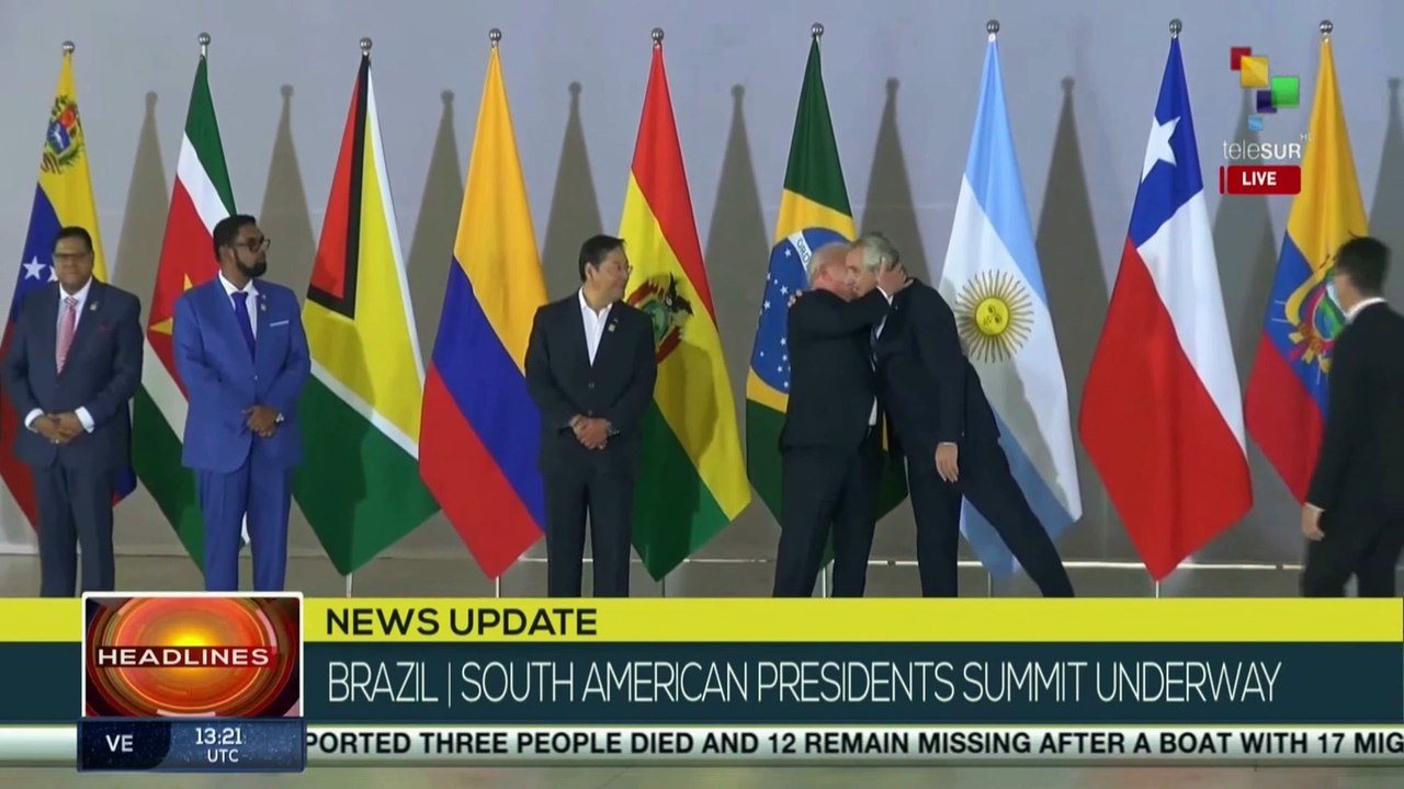 Latin American Presidents take the official photo of the summit - video ...