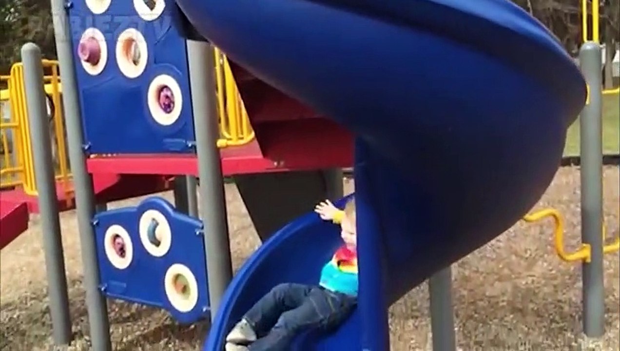 Funny BAbies On The Slides Fails Compilation - video Dailymotion