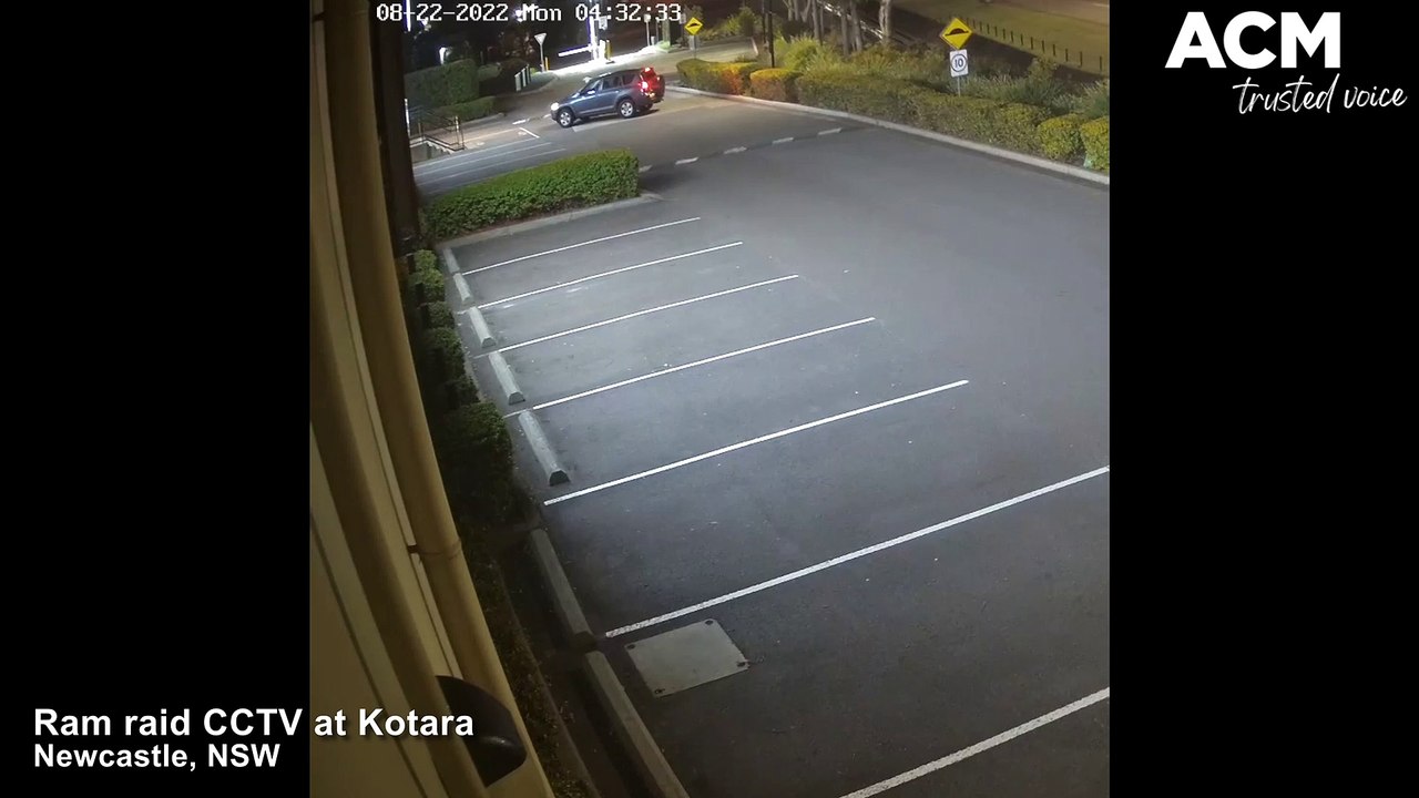 CCTV of attempted ram raid on Bradford Close, Kotara | August 22, 2022 ...