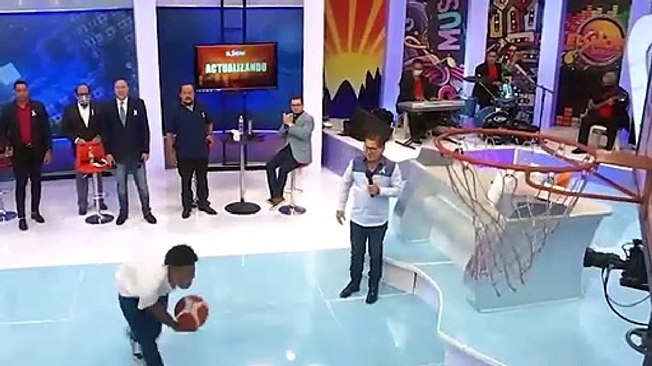 Meet The ONE-ARMED Kid NBA Players Fear.. - video Dailymotion