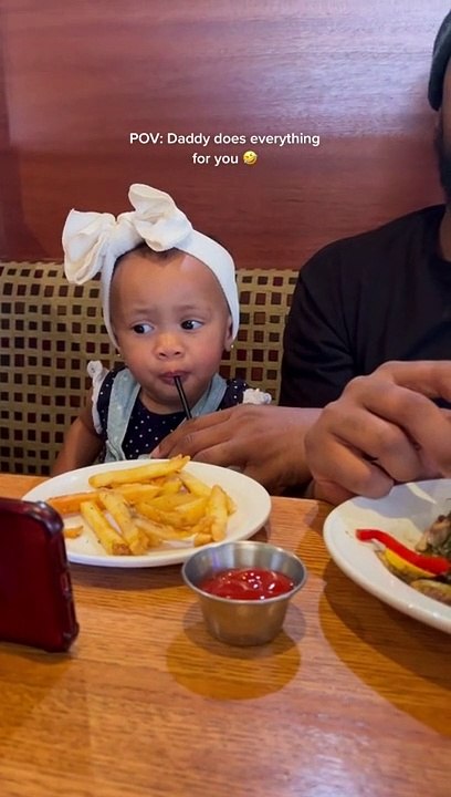 Adorable kid gets totally pampered by her daddy - video Dailymotion