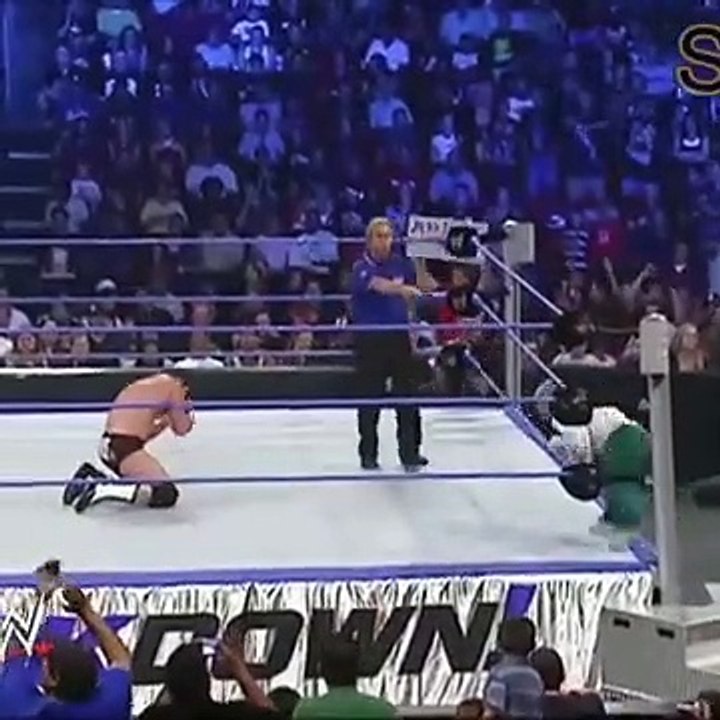 The little man fight monster wwe fight - video Dailymotion