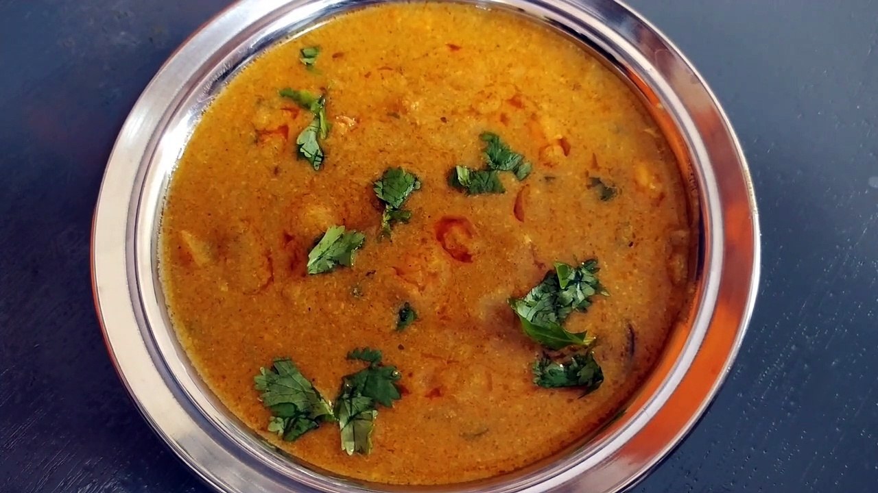 Indian Bread Curry Recipe - kathiyawadi vagharelo rotlo banavani rit ...