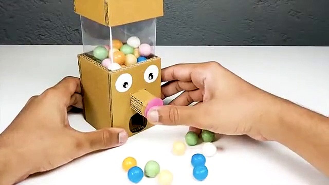 Comment_fabriquer_une_machine_distributive_de_bonbons_à_partir_de ...