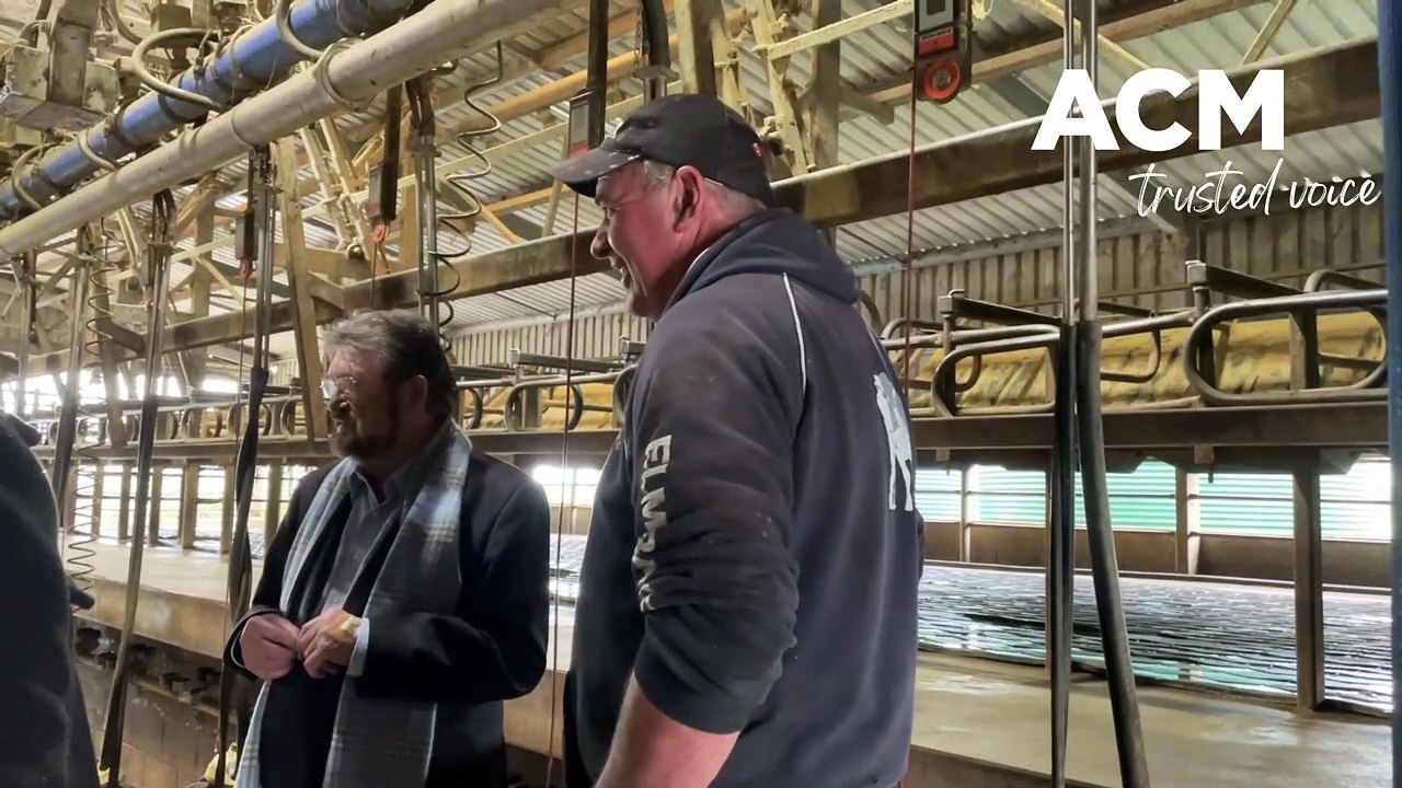 Derryn Hinch and Stuart Grimley Crossley dairy farm visit - October 12 ...