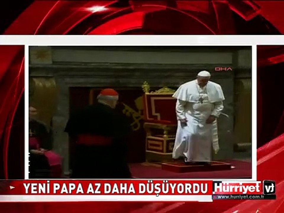 YENİ PAPA AZ DAHA DÜŞÜYORDU - Dailymotion Video