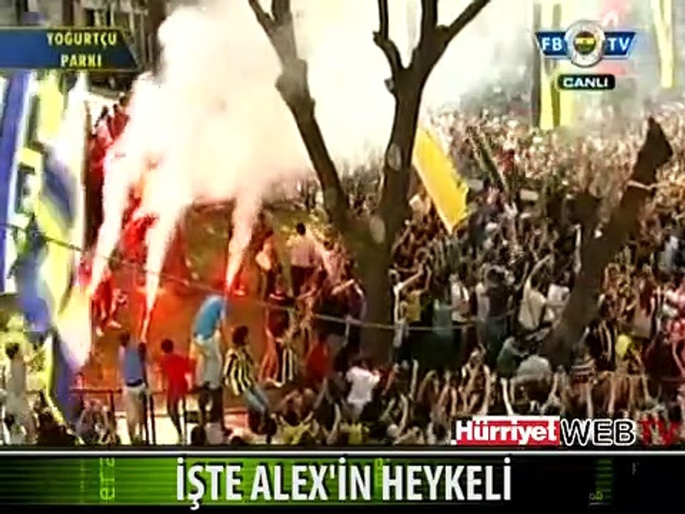 İŞTE ALEX DE SOUZA'NIN HEYKELİ - Dailymotion Video
