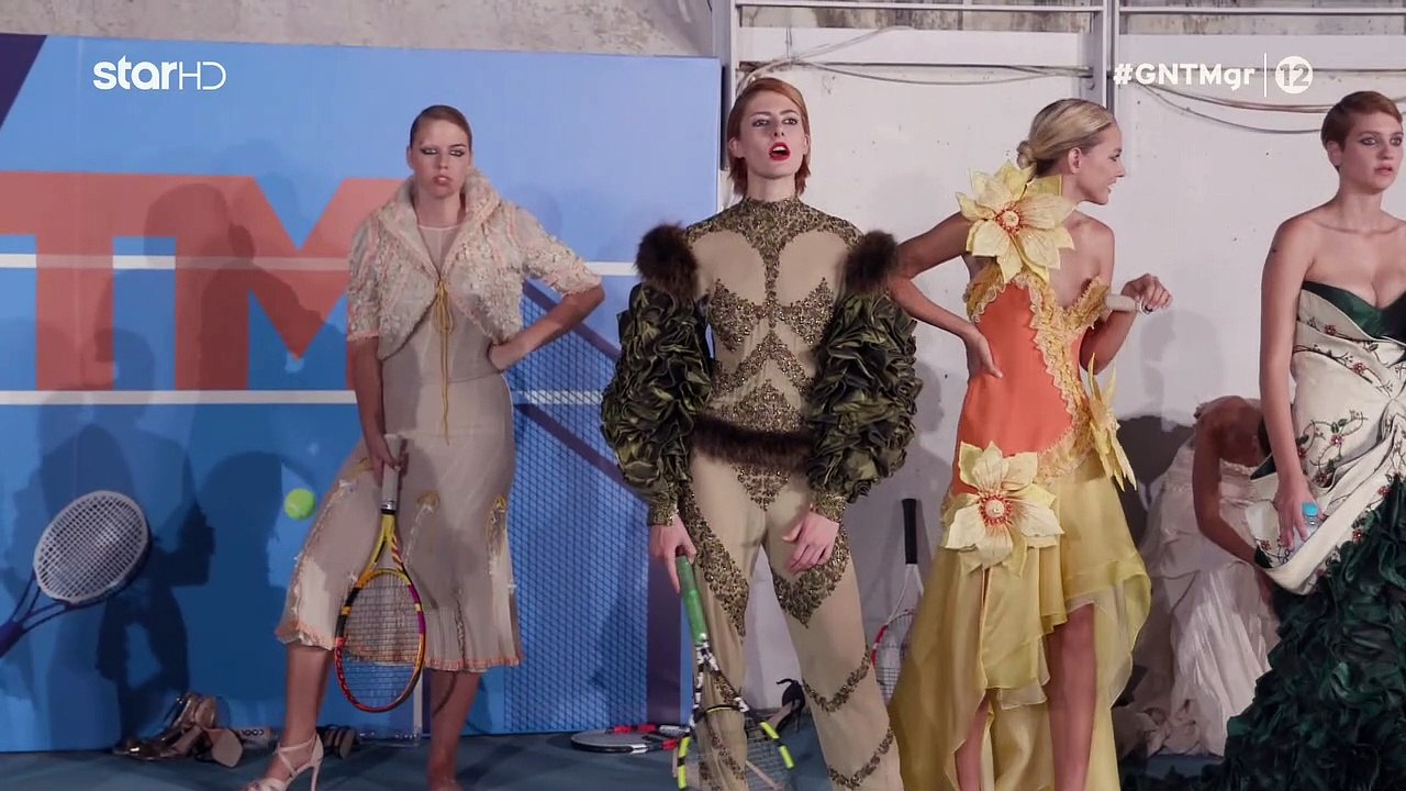 GNTM: Ξετρελάθηκαν με την φωτογράφιση της 47χρονης Μιχαέλας: «Πόσο χρονών είσαι;» - video ...