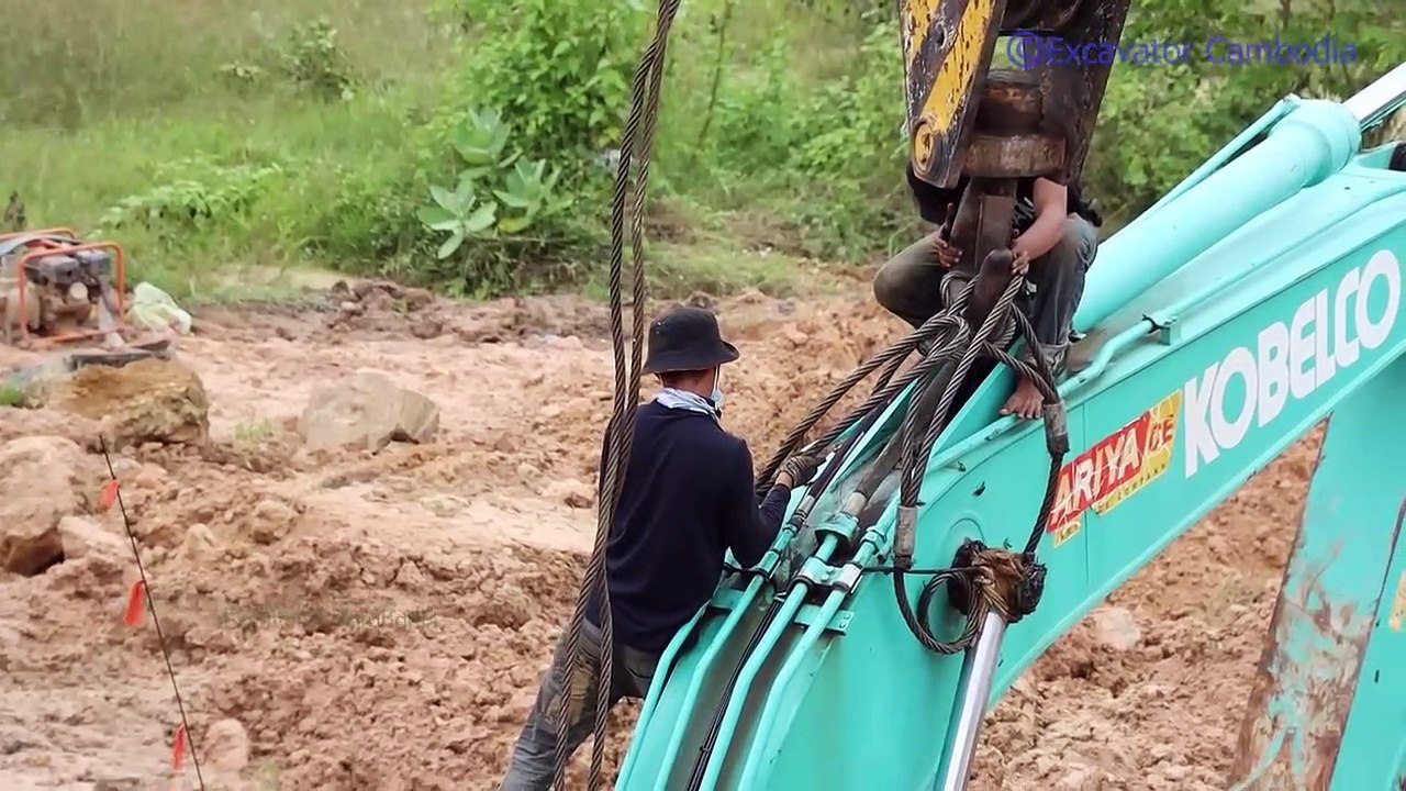 12.Amazing That Double Crane Use His Power Recovery Excavator fail Sink ...