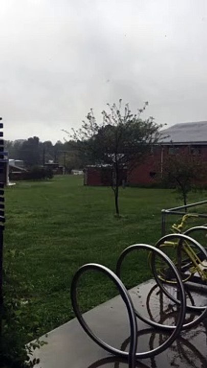 November snow at Batlow. Video courtesy Sunnys of Batlow cafe - video ...