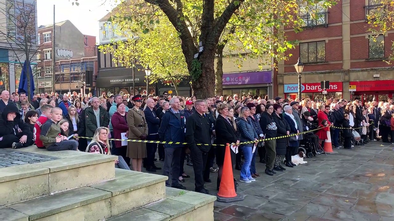Remembrance parade and service at Preston's Flag Market - video Dailymotion