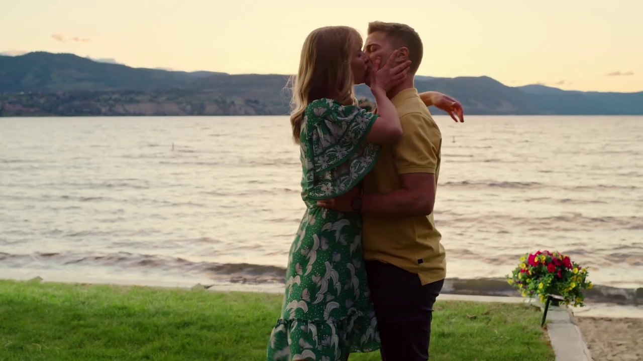 THE HONEYMOON PACT Trailer (2022) Debs Howard, Romantic Movie - video ...