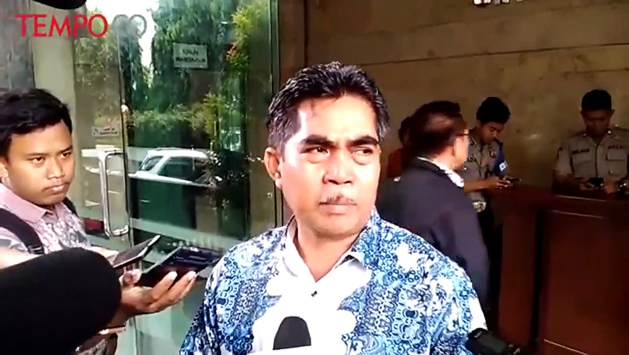 Adik Nasrudin Zulkarnaen Dampingi Antasari Azhar Laporkan Dugaan SMS Palsu Ke Bareskrim - video ...