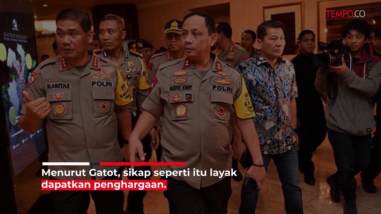 Polisi Tolong Nenek yang Gendong Jenazah Cucu Akan Dapat Penghargaan - video Dailymotion