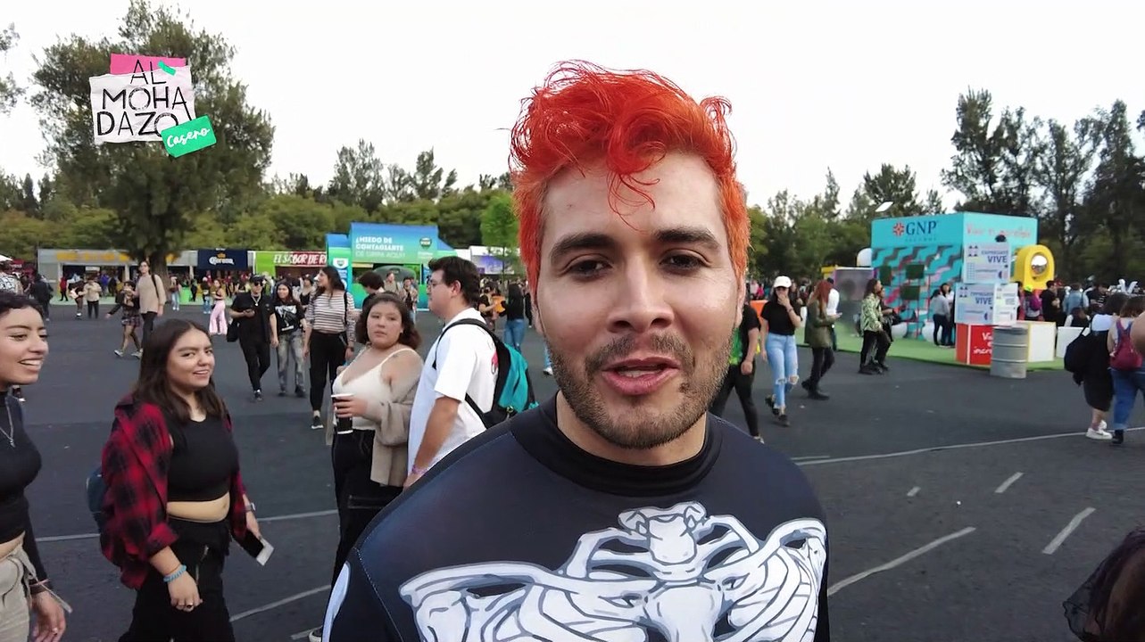 Revivió la cultura emo en un festival - Almohadazo Casero - Vídeo ...