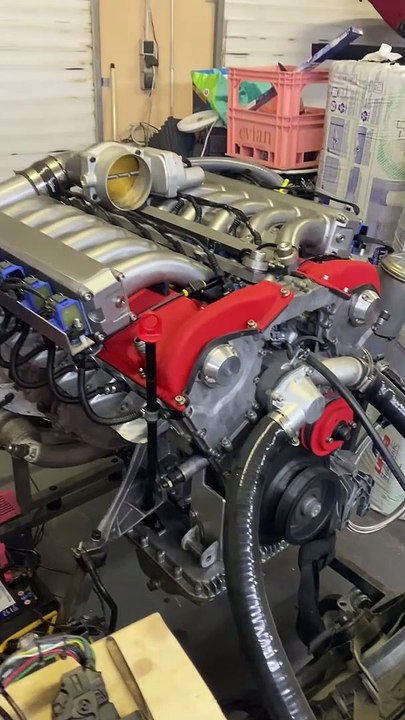 M70 - V12 ; first start in the right firing order! - Vidéo Dailymotion