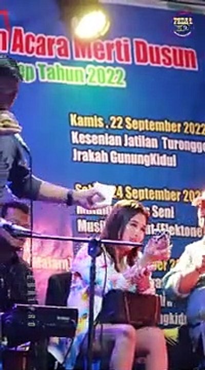 Riecha Monica Cover " Kandas " dangdut music Indonesia - video Dailymotion