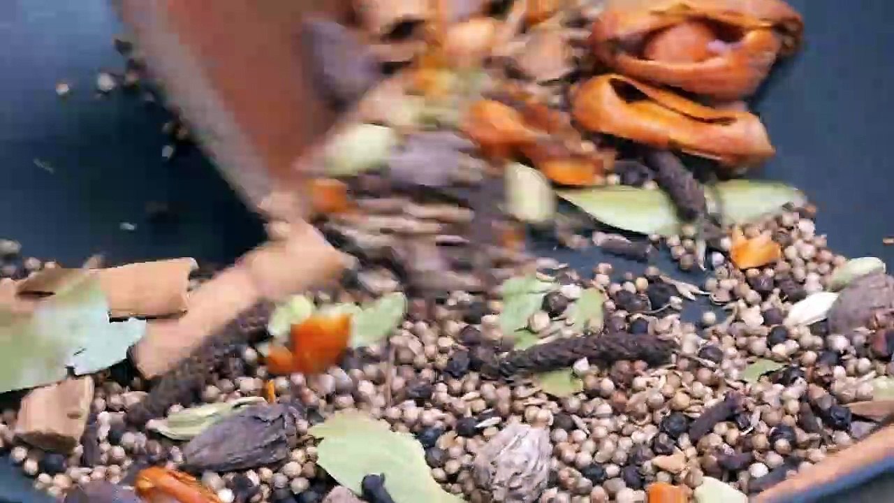 Bangkok Food - GIANT MONSTER FISH CURRY Thai Seafood Thailand - video ...