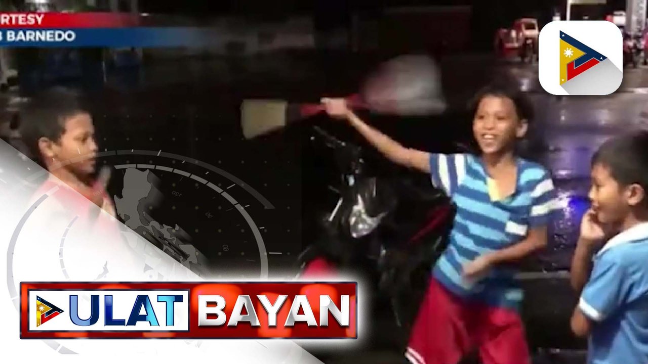 Mga bata sa Daet, Camarines, Norte, todo energy sa pangangaroling ...