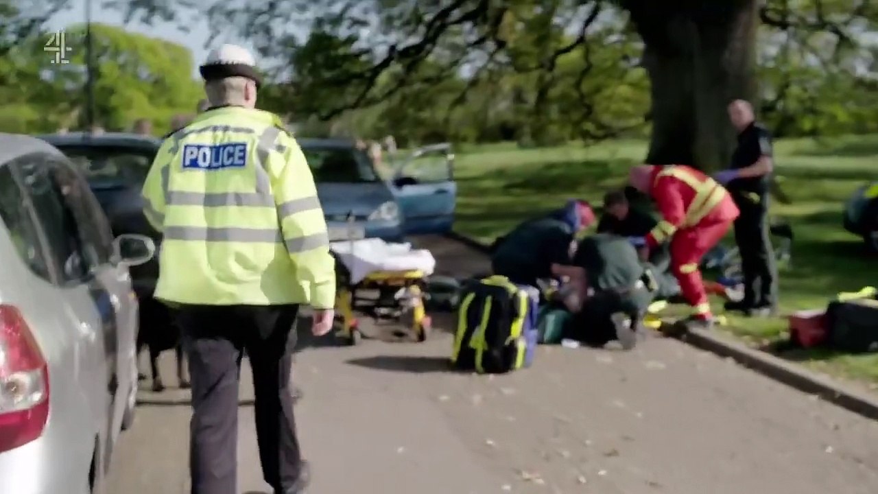 Call the Cops - Se1 - Ep01 - Juggling Chainsaws HD Watch HD Deutsch ...