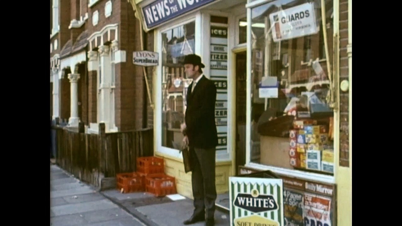 Ministry of Silly Walks - Monty Python's Flying Circus - Vídeo Dailymotion