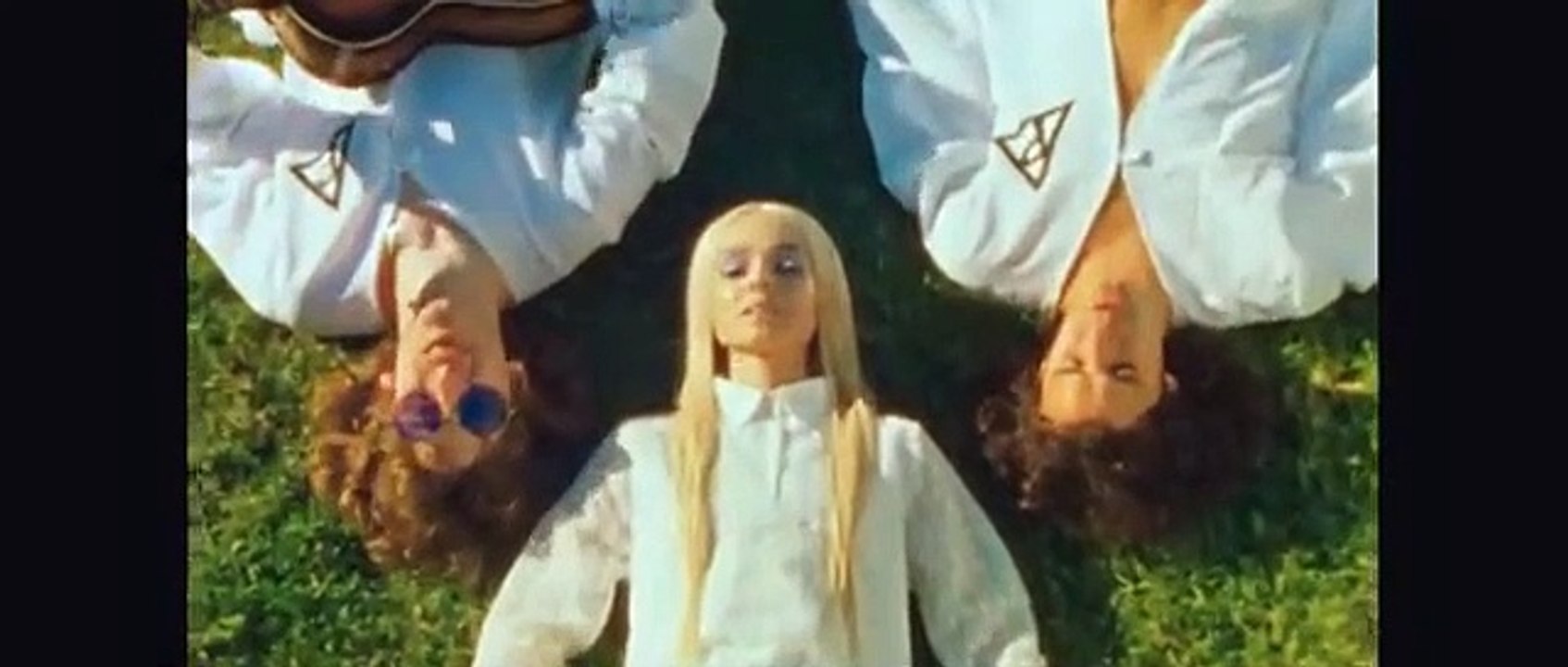 Poppy - X (Official Music Video) - Vídeo Dailymotion