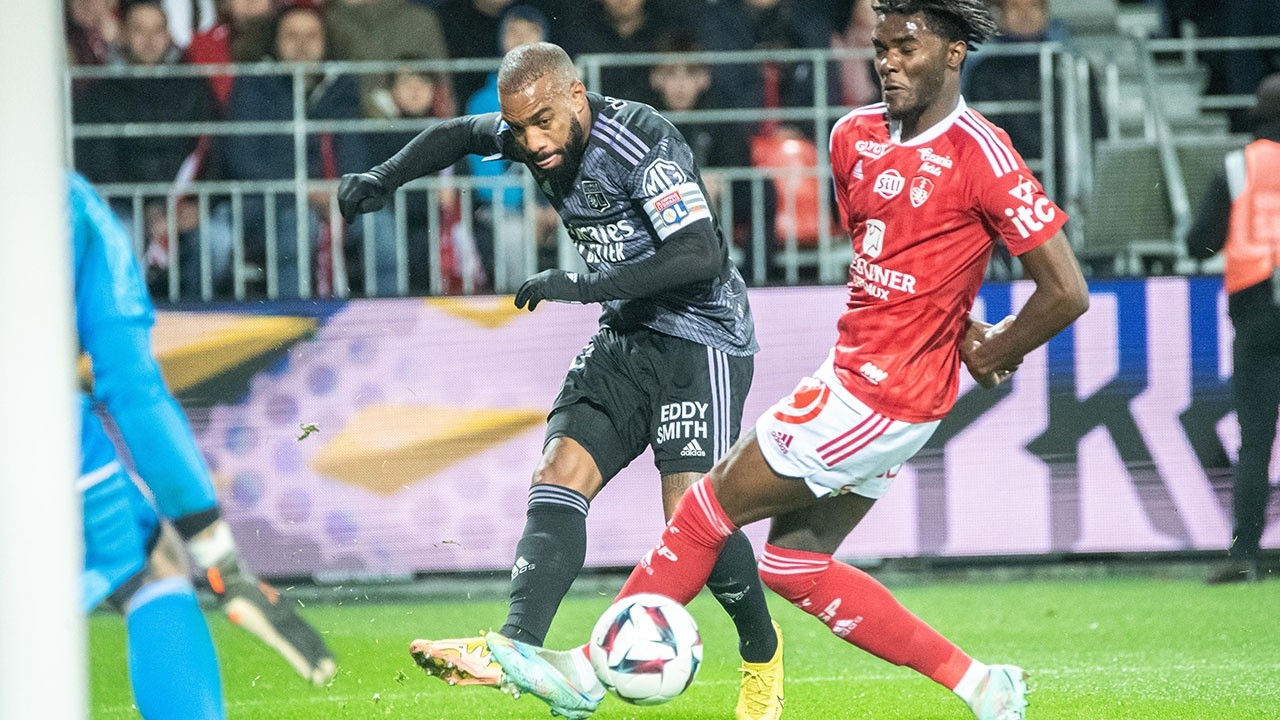 Brest tops Ligue 1 after win over Lyon | beIN SPORTS