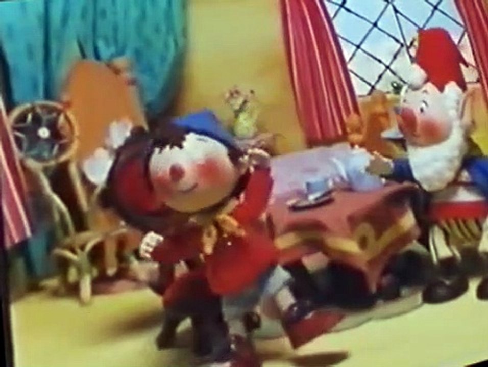 Make Way for Noddy Make Way for Noddy E102 Noddy and Father Christmas ...