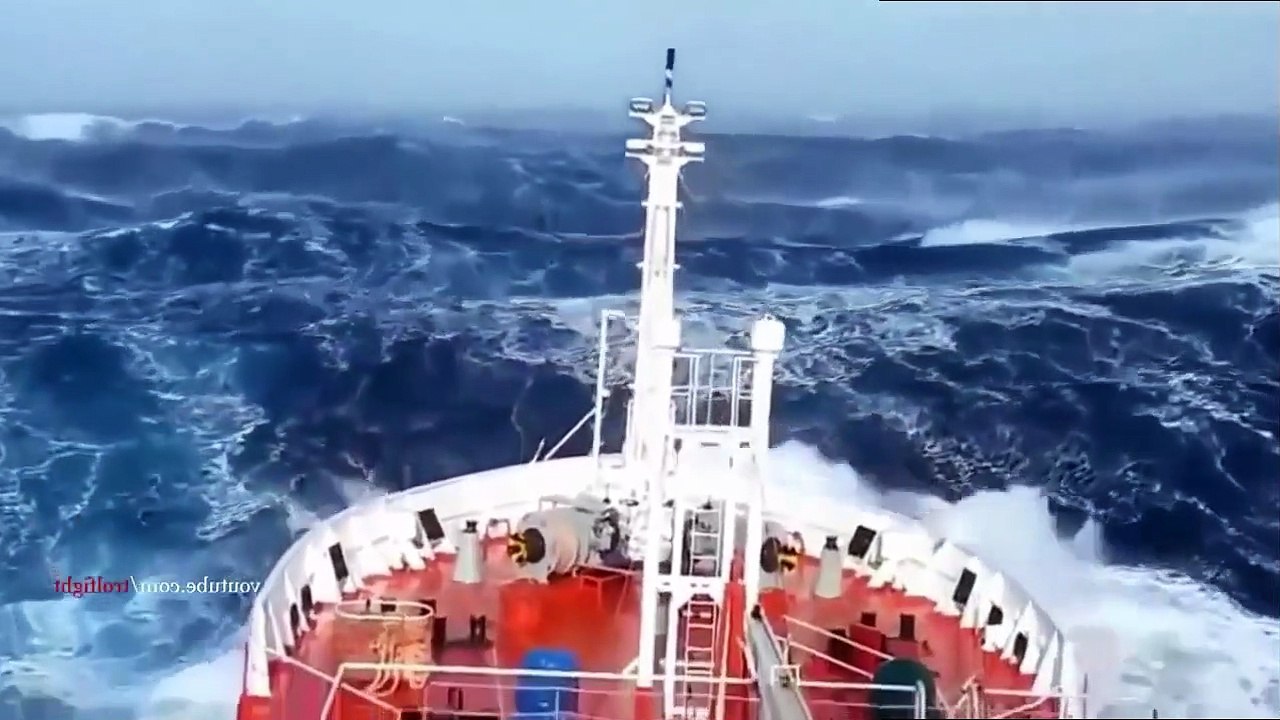 BIG SHIPS IN BIG WAVES STORM COMPILATION - EXTREME MONSTER WAVES ...
