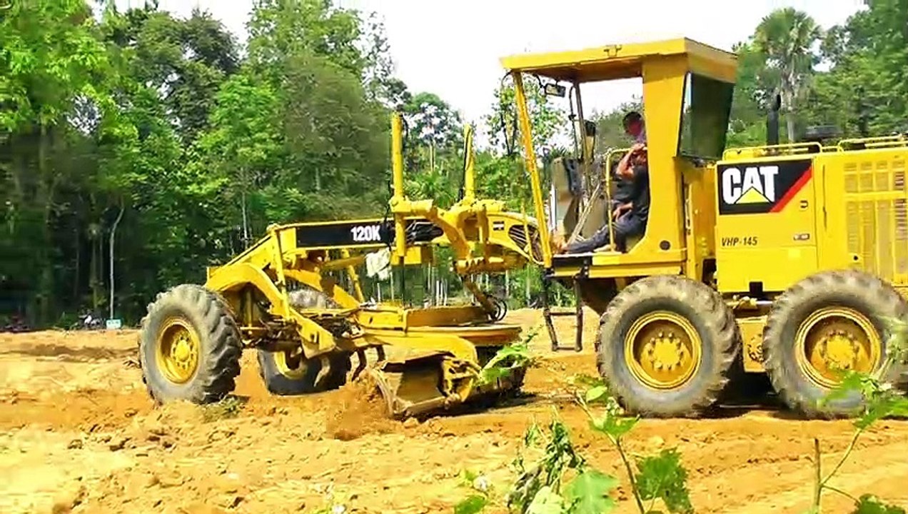 Straight and Flat 120K VHP-145 Grader Operator Expertise in Ground ...