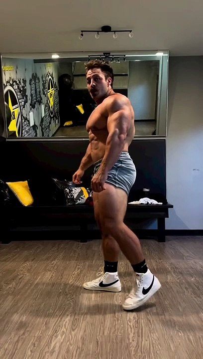 Bodybuilder Luke Carrol from America - Video Dailymotion