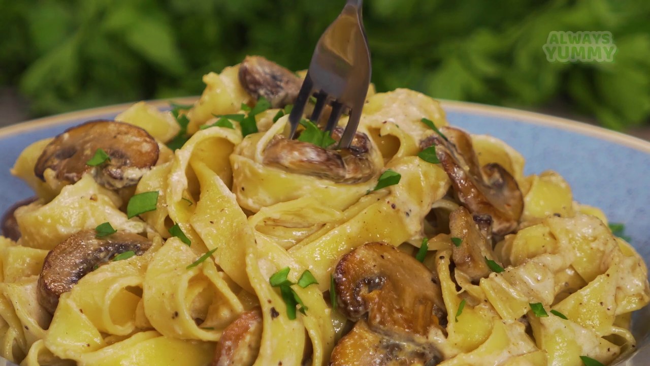 EASY DINNER | Creamy Pasta With Mushrooms - 30 Minute Meal. Recipe by ...